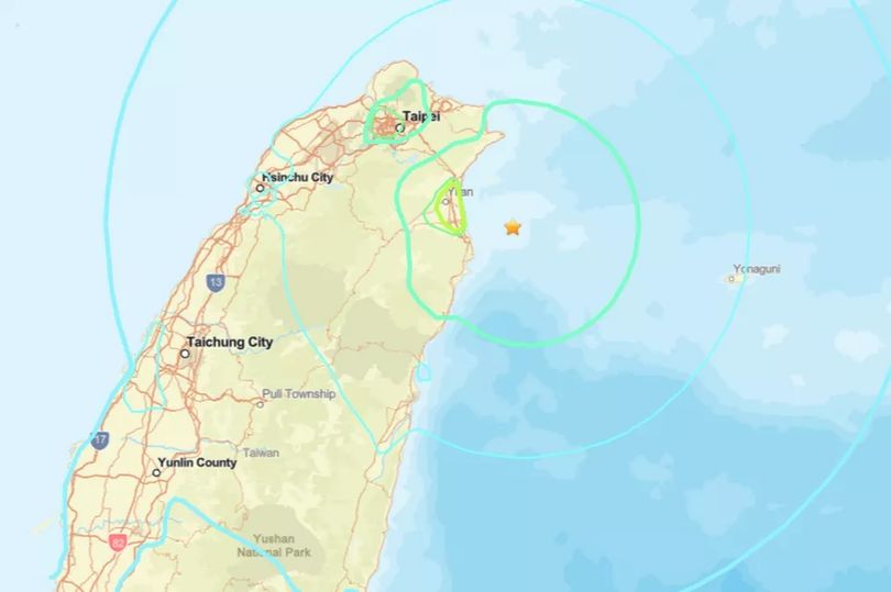 Tsunami alert as earthquake rocks major city