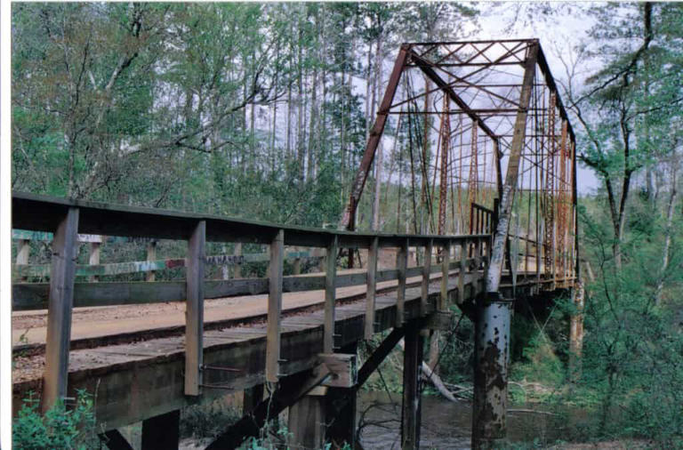 5 haunted bridges in the US with chilling legends