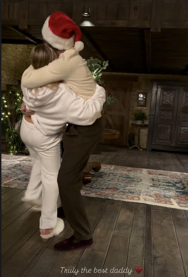 Brooklyn Beckham’s wife shares pointed Christmas post — and Victoria ...