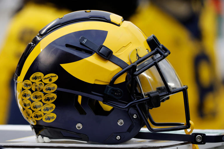 Michigan football 2026 class takes hit as Andre Clarke decommits