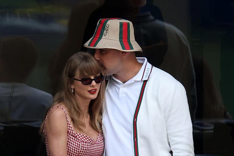 Here's how Taylor Swift and Travis Kelce spent their first Christmas ...