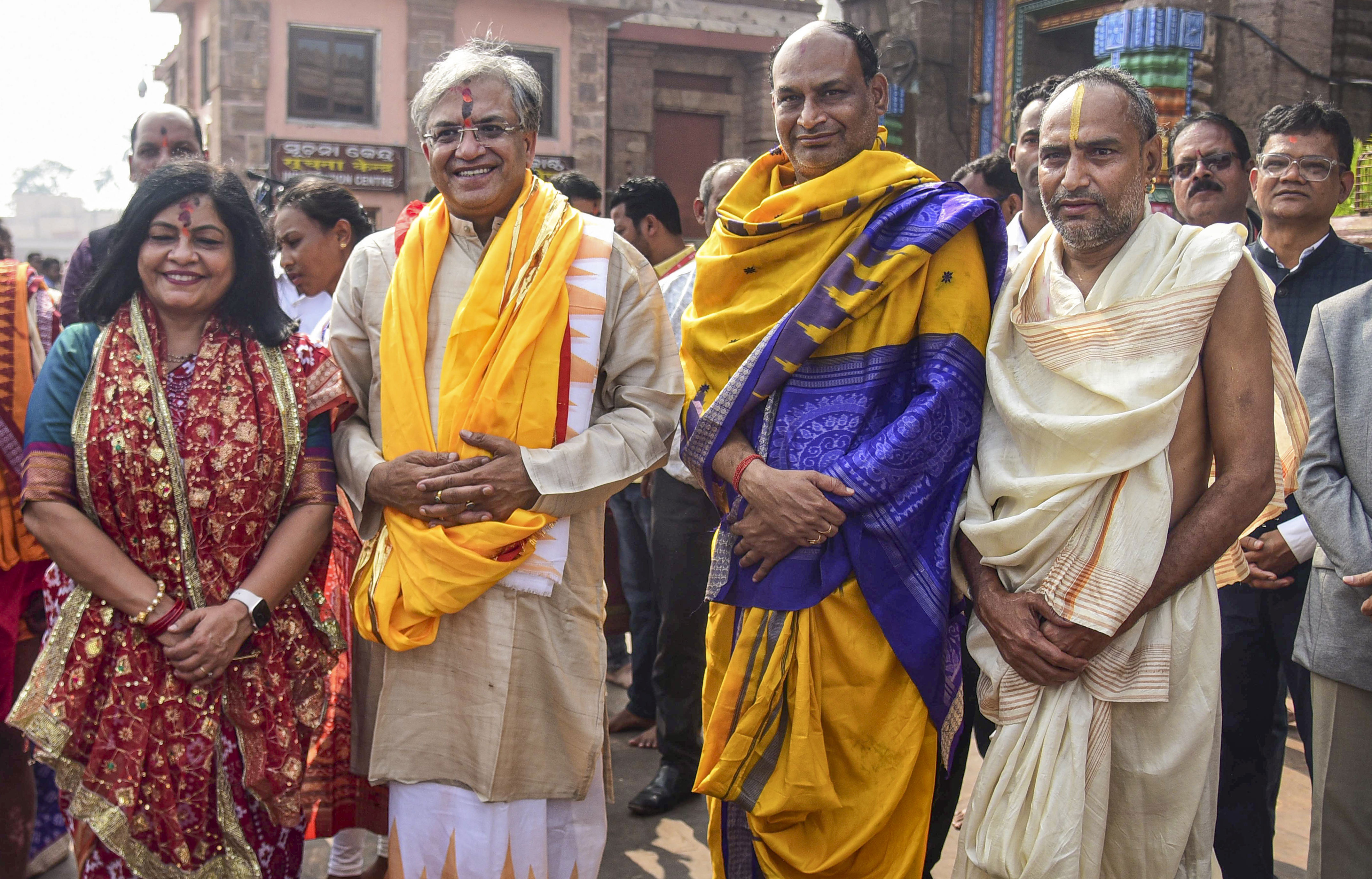 CEC visits Puri and Konark temples, calls BLOs pillars of election process