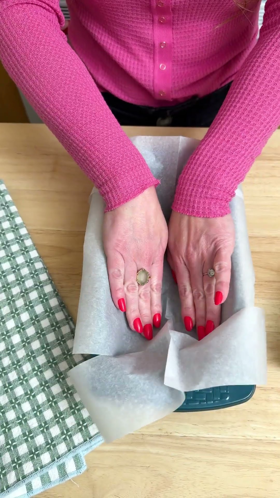 Smart bakers trick!🍞 Easy technique for lining loaf pan with parchment ...
