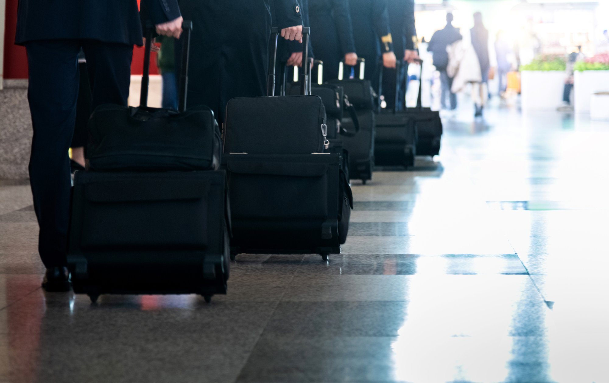 Vliegverbod voor steward en piloot na alcoholcontrole op Schiphol