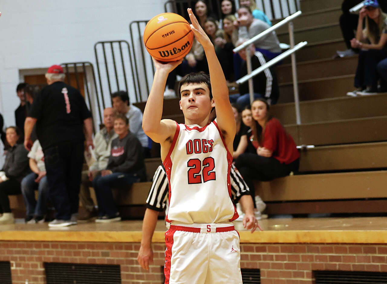Calhoun's 36-point quarter ties 32-year-old record at Carlinville tourney