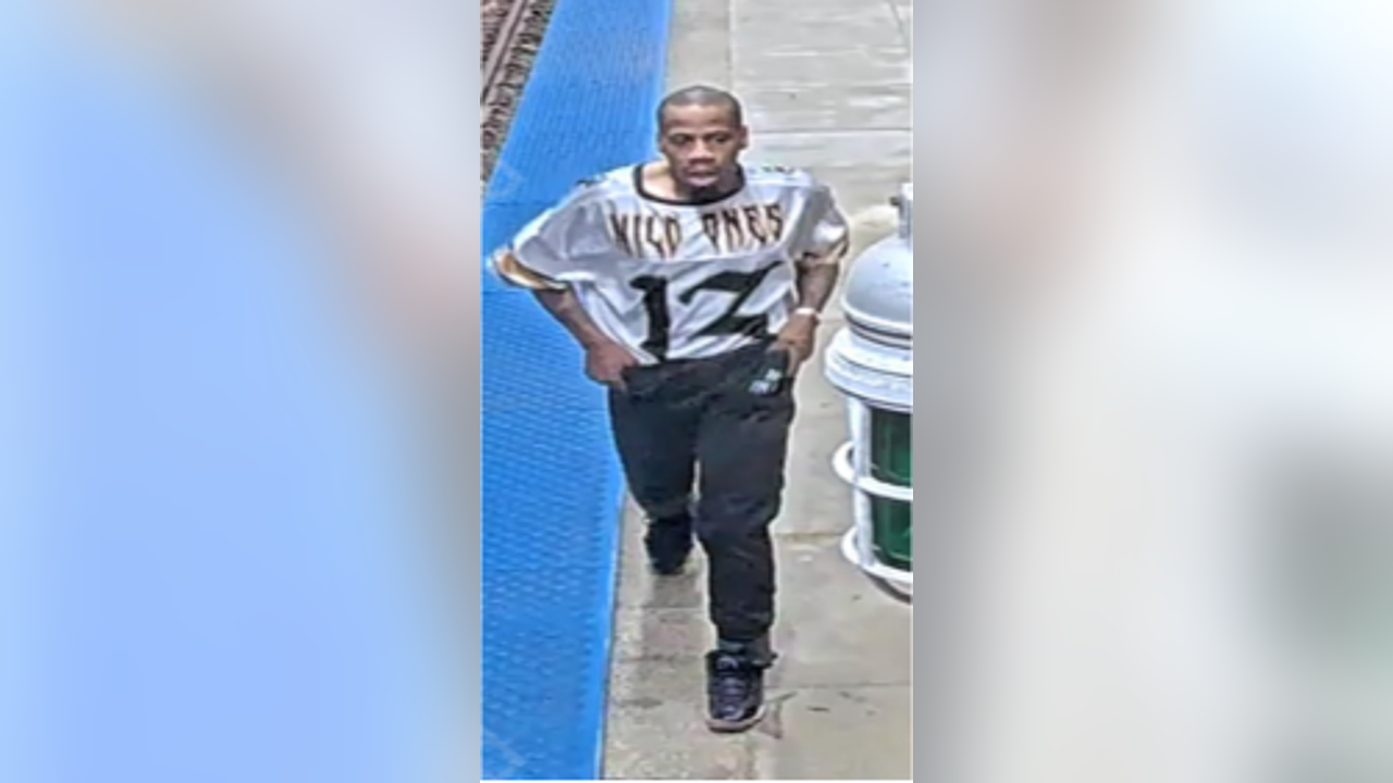 Police search for suspect after armed robbery on CTA Orange Line
