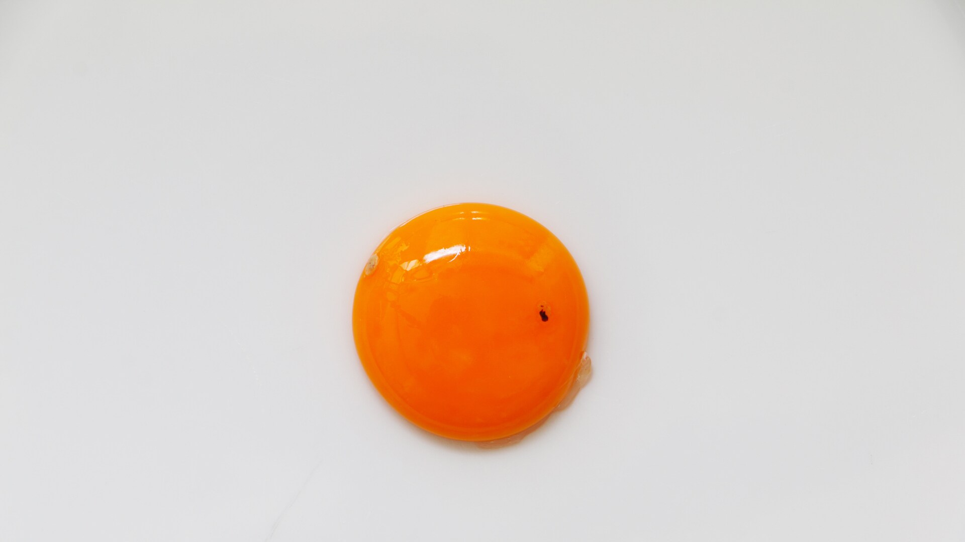 Warum manchmal im Eigelb ein roter Fleck ist