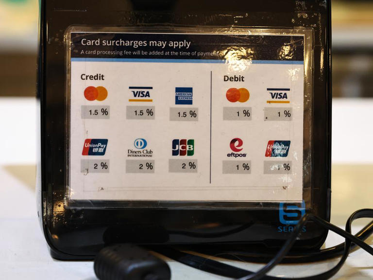 Warning as Australia continues cashless trend