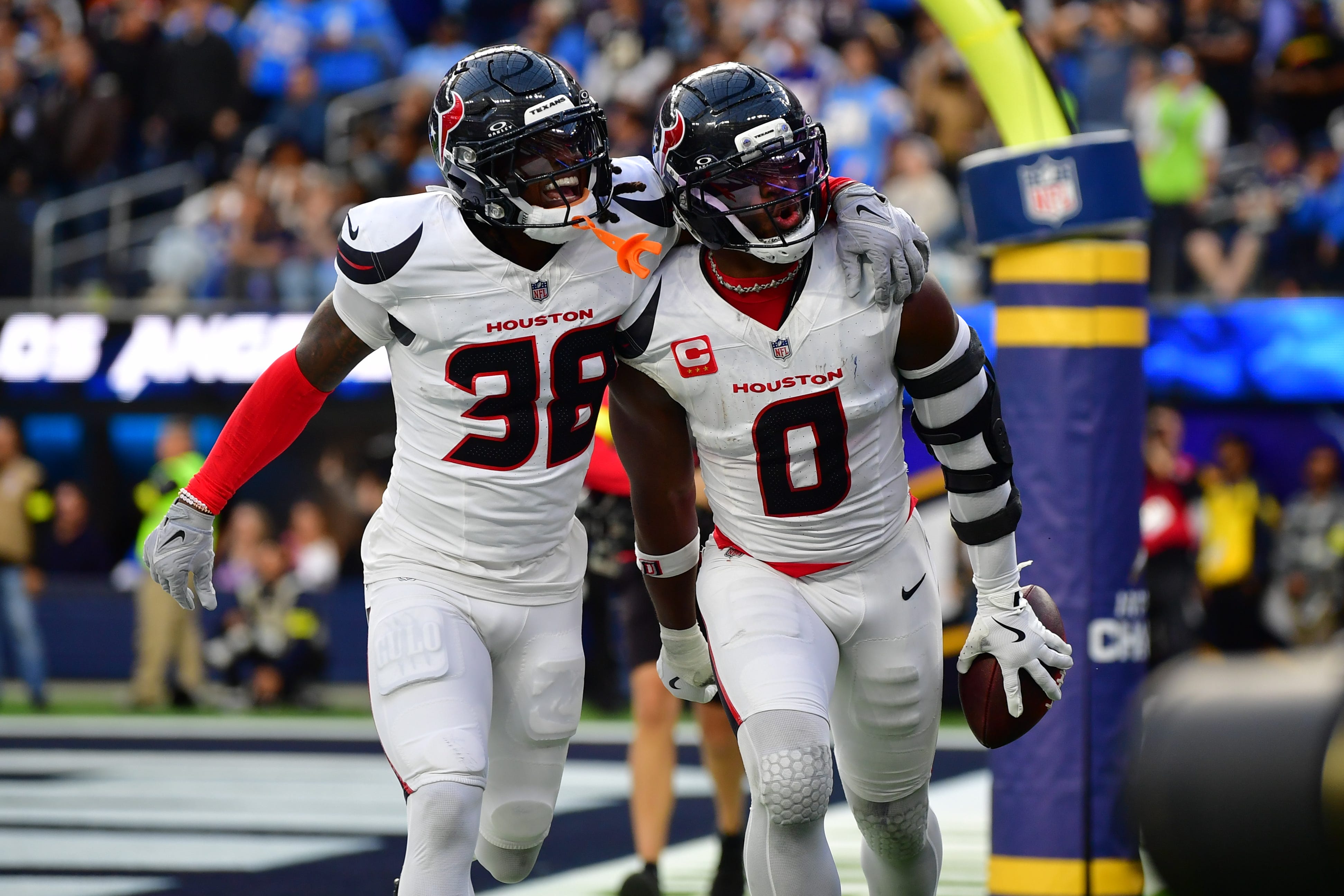 Azeez Al-Shaair keeps Texans ahead with interceptions vs. Chargers
