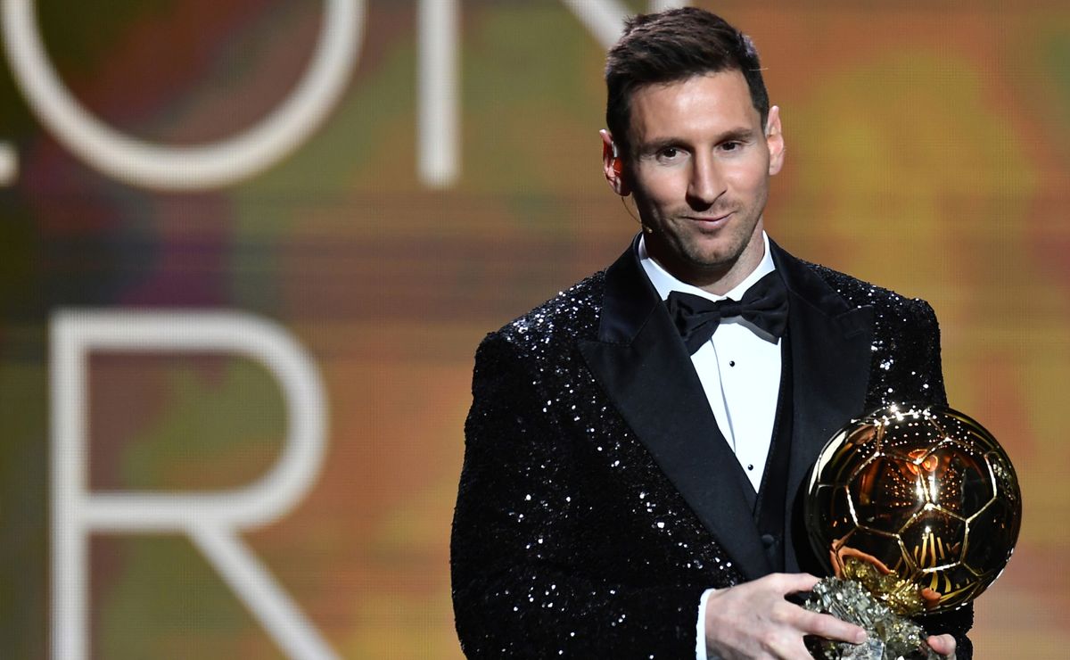 Robert Lewandowski dismisses Lionel Messi 'feud' rumors, citing ...