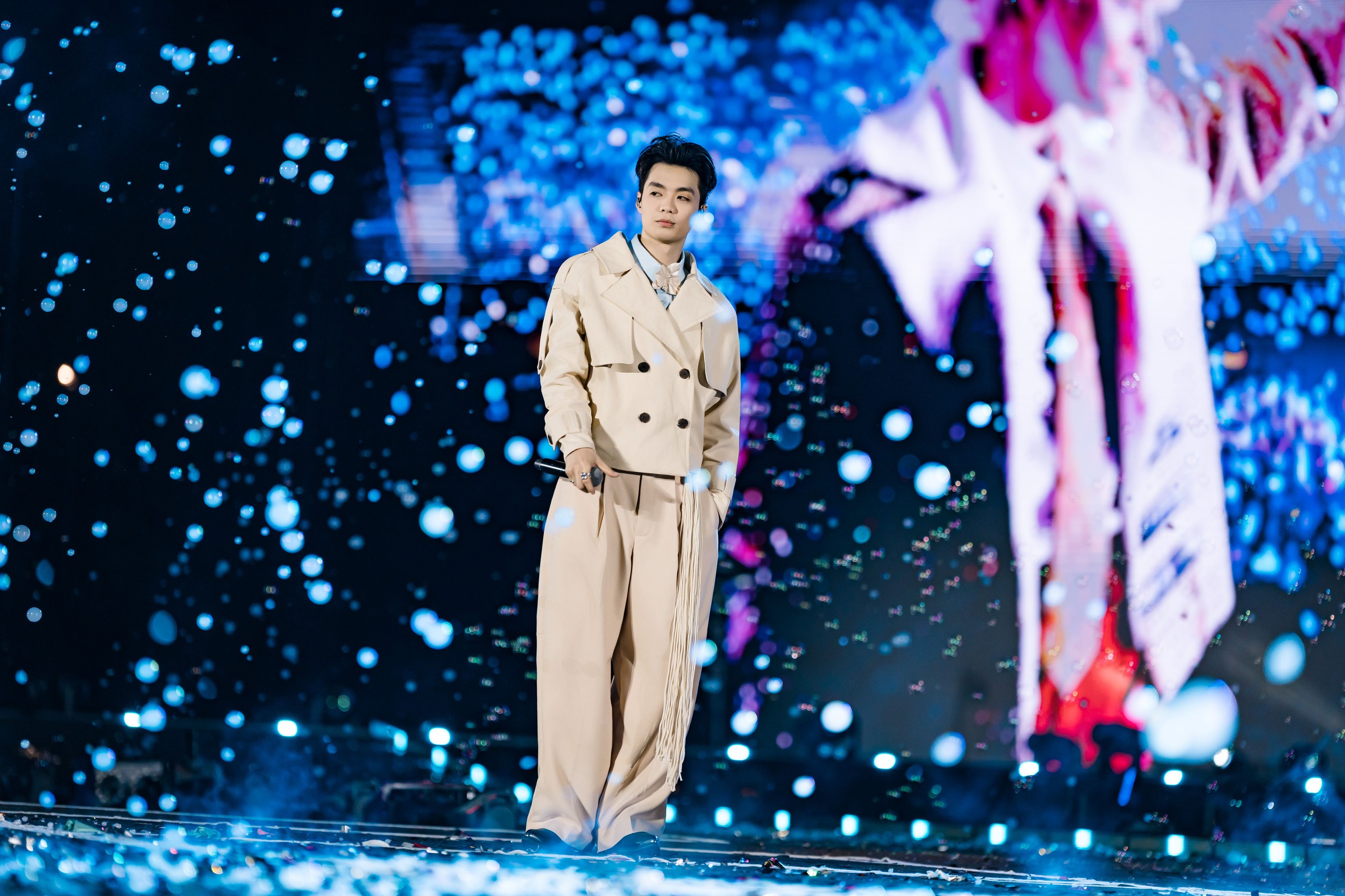 Quán quân Negav khóc nấc, cảm ơn các fan tại concert Anh trai say hi