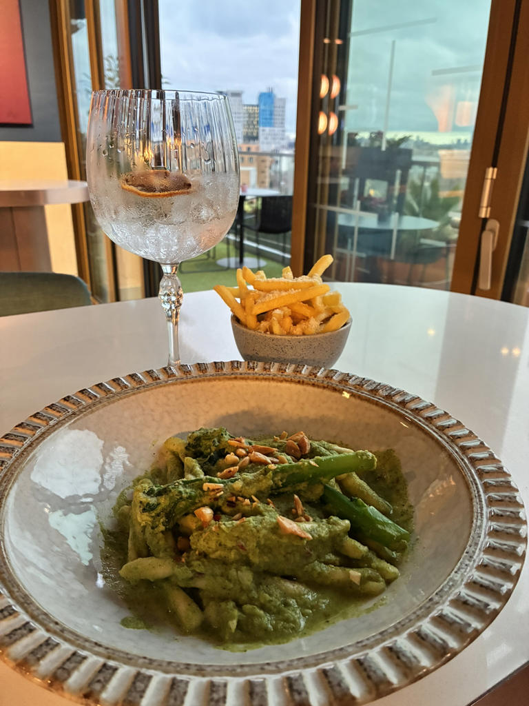 Explore London’s buzzing culinary hotspot of Whitechapel with ease from ...