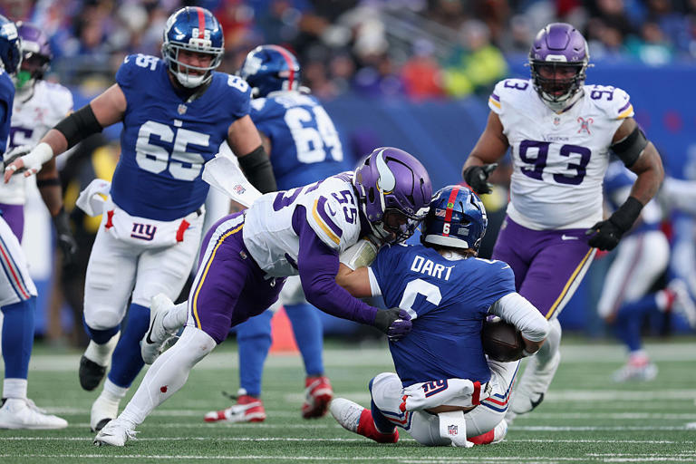 Giants place several key players on IR ahead of 'Tank Bowl'