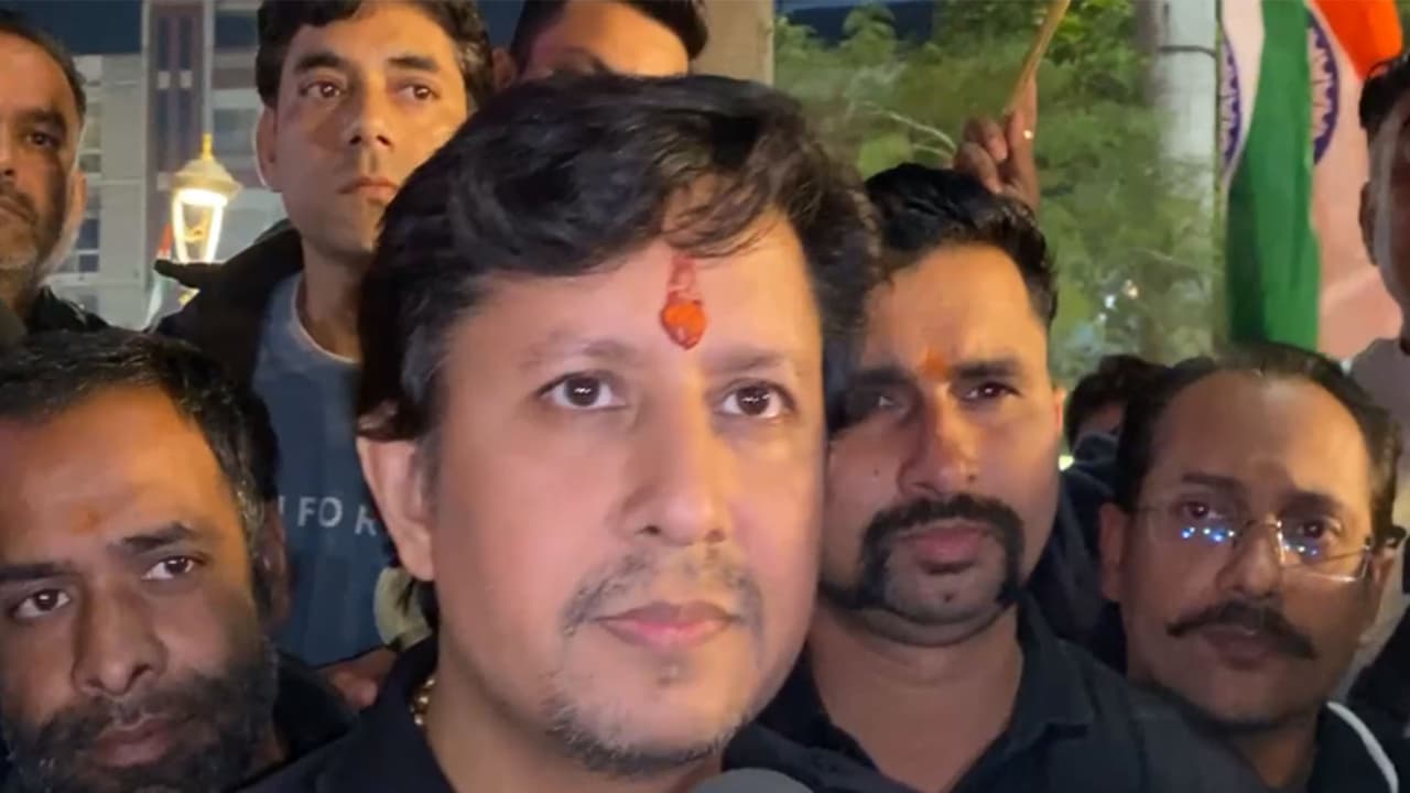 BJP workers protest in Indore against atrocities on Hindus in Bangladesh