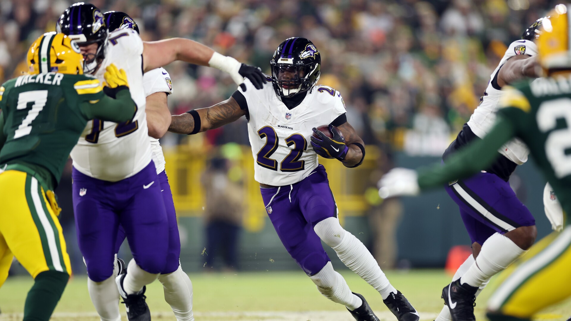 Derrick Henry moves into 10th place in career rushing yards, gives ...