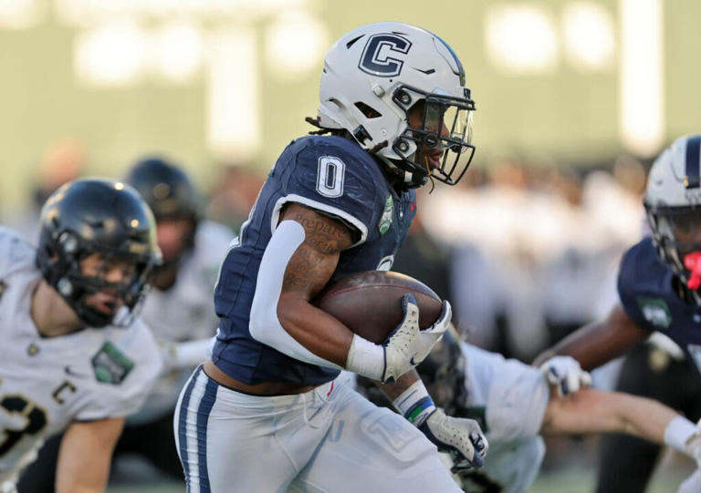 Army takes down UConn, 41-16 in Wasabi Fenway Bowl game