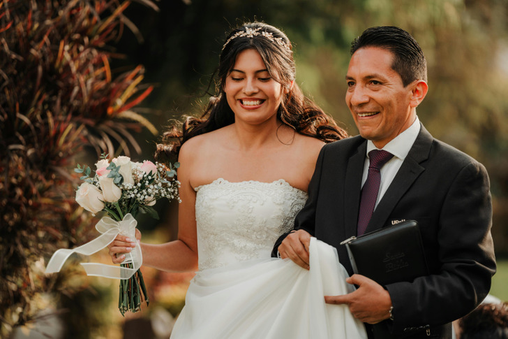 After 20 years of absence, my ex suddenly wants to walk our daughter ...