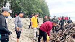 Aksi goro massal di Pantai Tiram: Demi pulihkan pariwisata pasca bencana