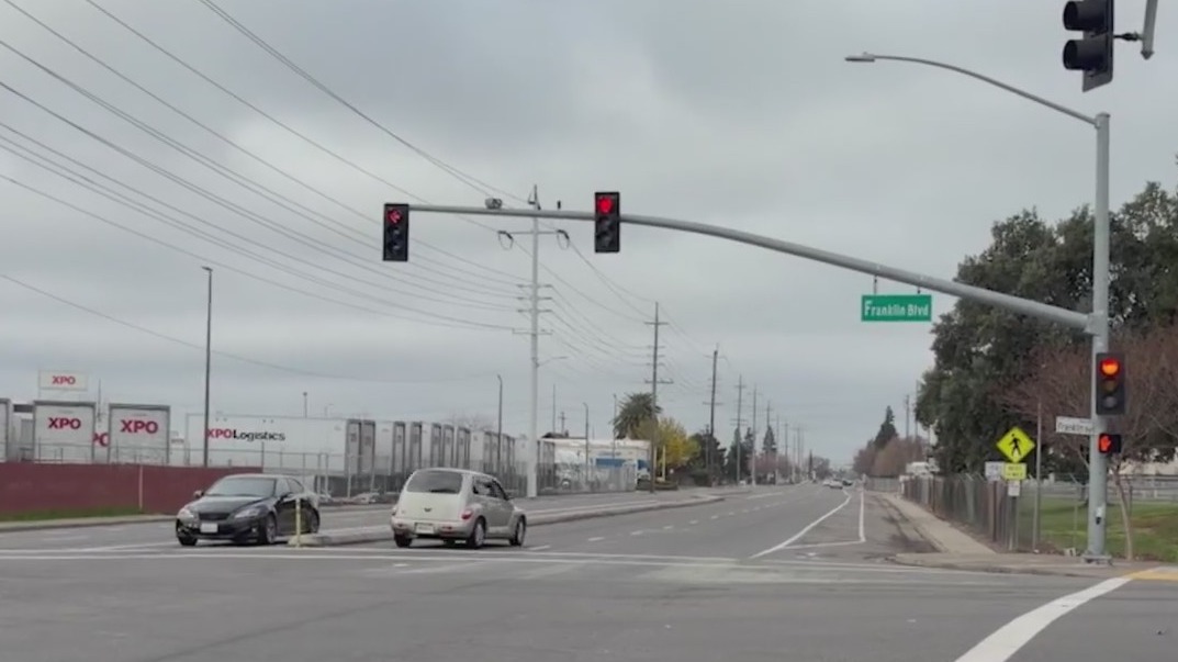 Driver dies in South Sacramento crash, alcohol suspected