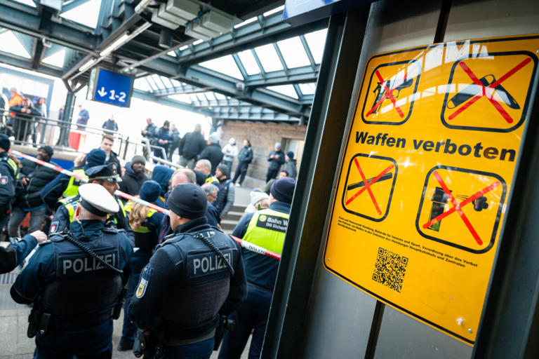 Keine Waffen und Messer erlaubt! Bundespolizei verlängert erneut Verbot