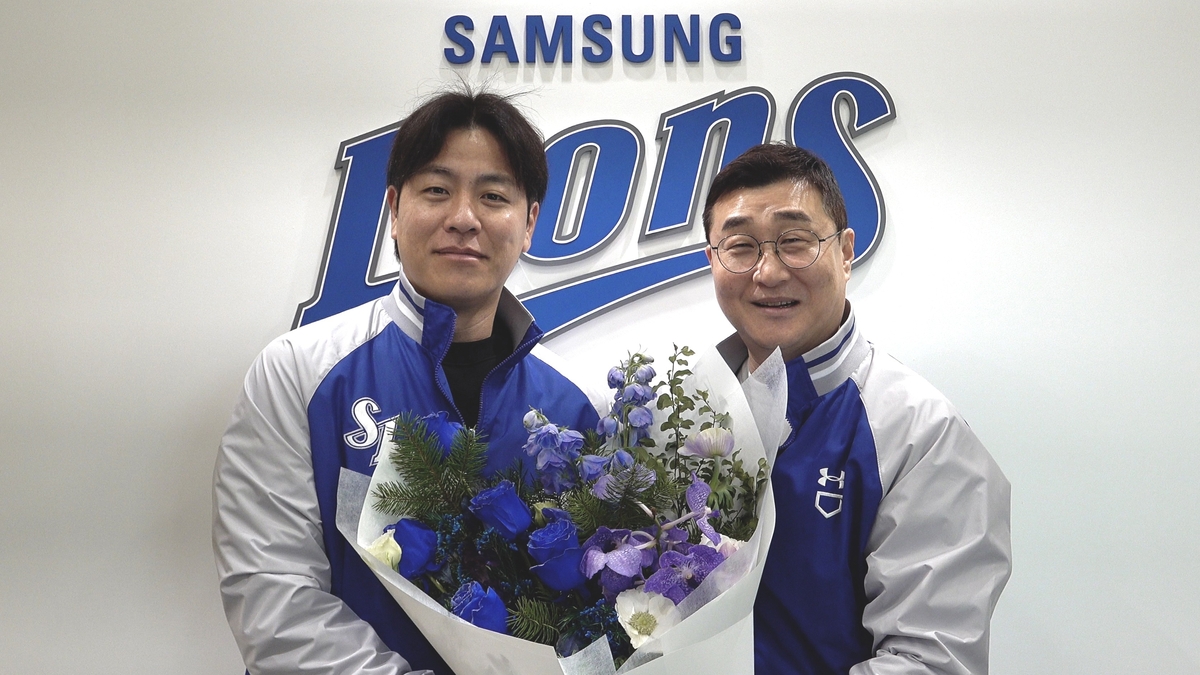 Lions re-sign free agent catcher Kang Min-ho
