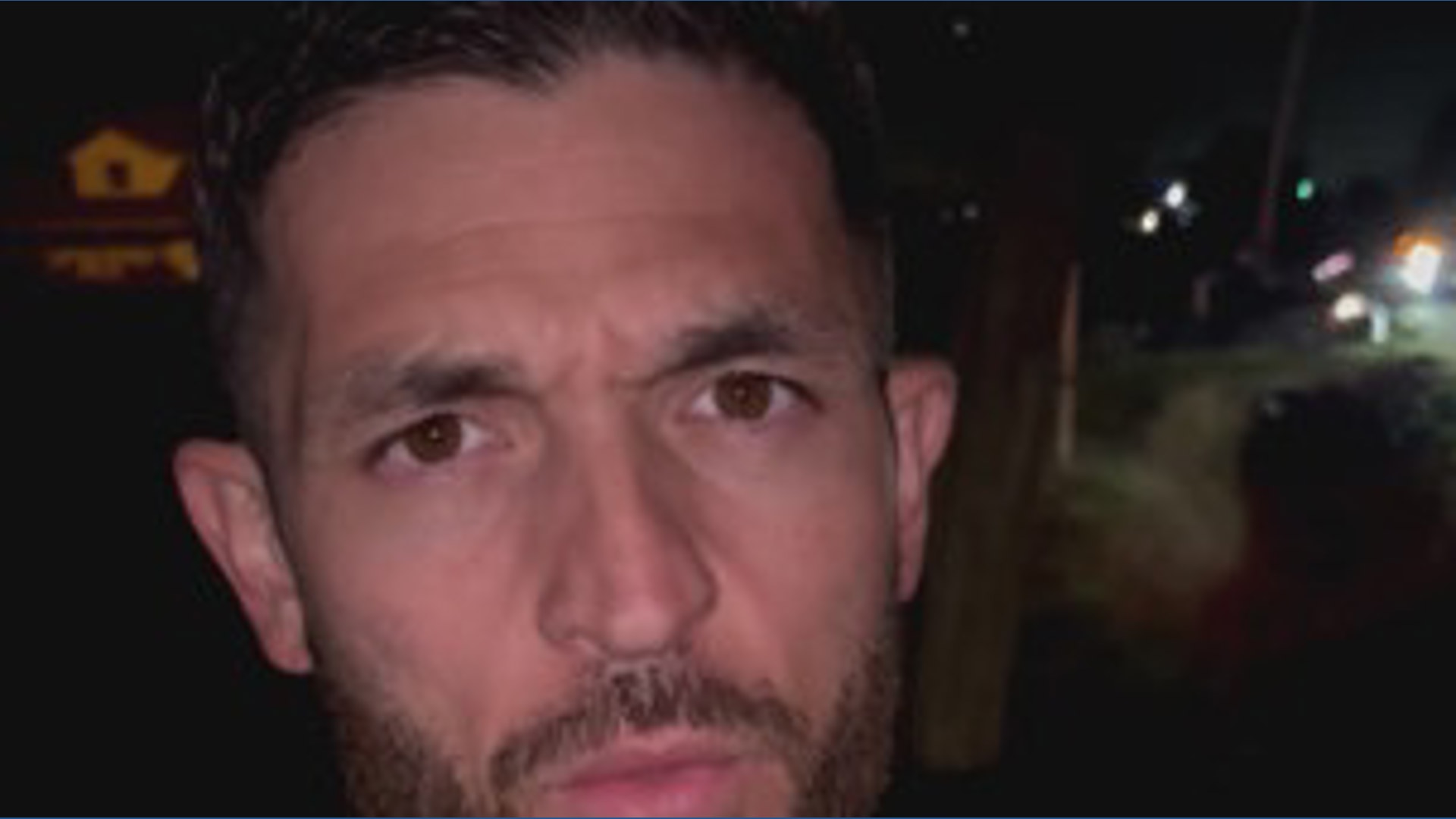 Rooster fighting ring bust