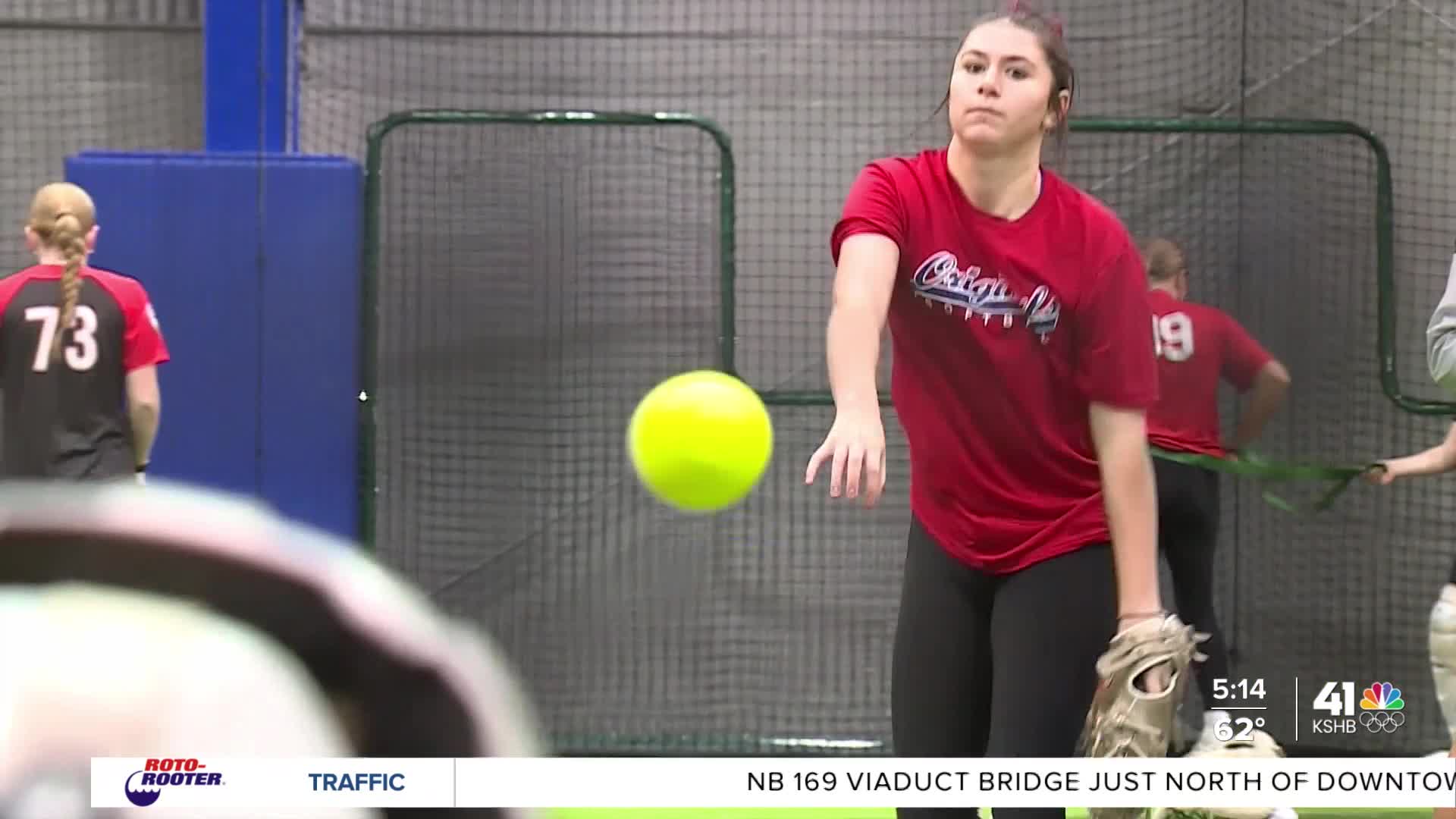 Olympic softball star Monica Abbott mentors high school pitchers in Lee ...