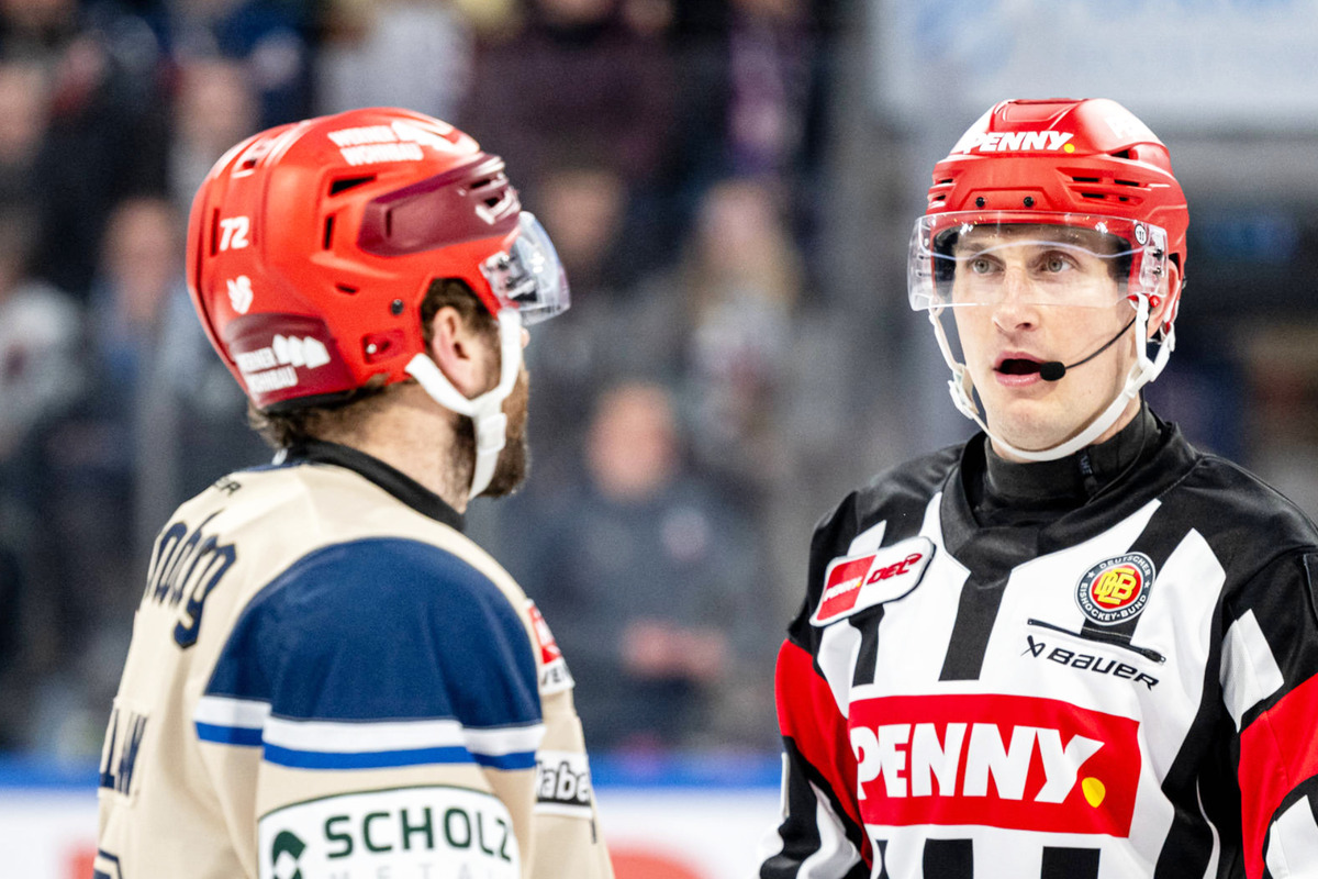 Horror beim Eishockey: Schiri bekommt Puck ins Gesicht - was dann ...