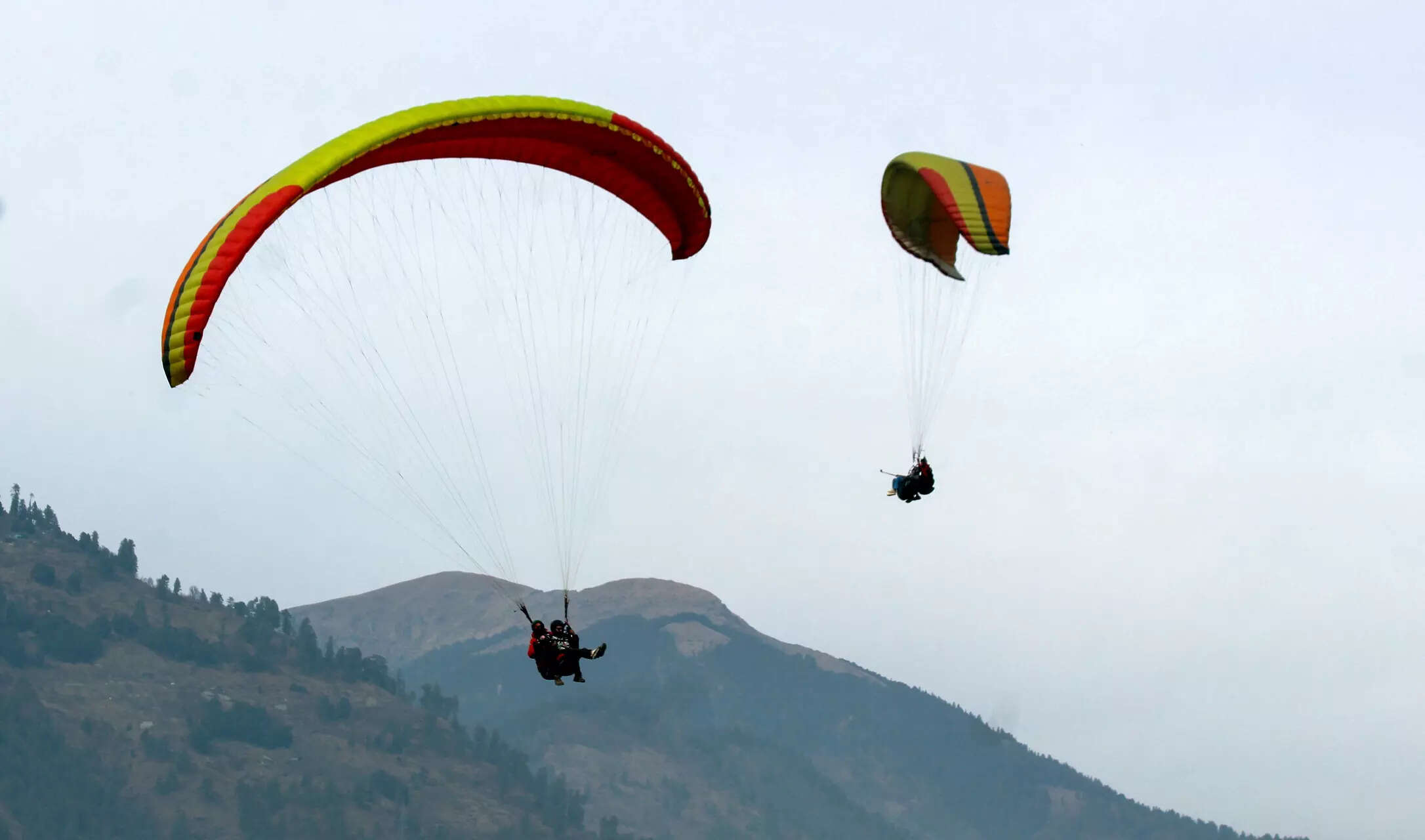 Himachal: Pilot killed in paragliding accident at Bir Billing