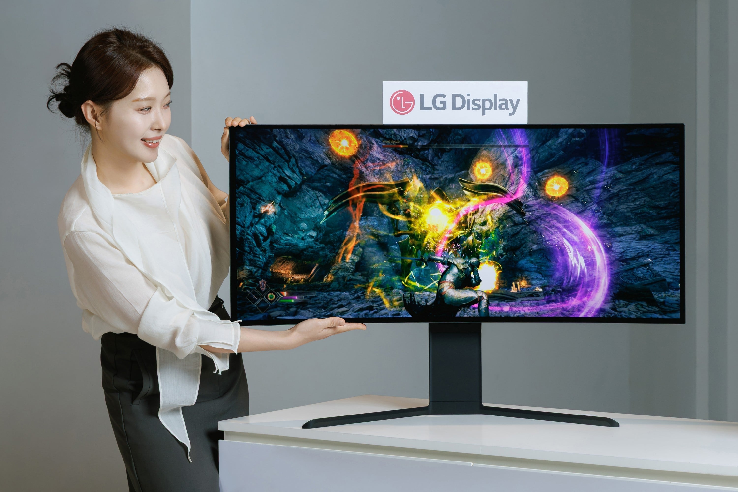 LG Display unveils world-first 720Hz, 5K2K OLED panels
