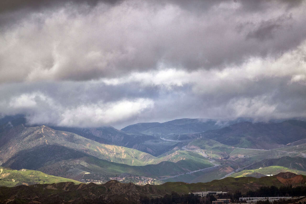 Interstate 5 in Los Angeles County shut down after reports of gas explosion