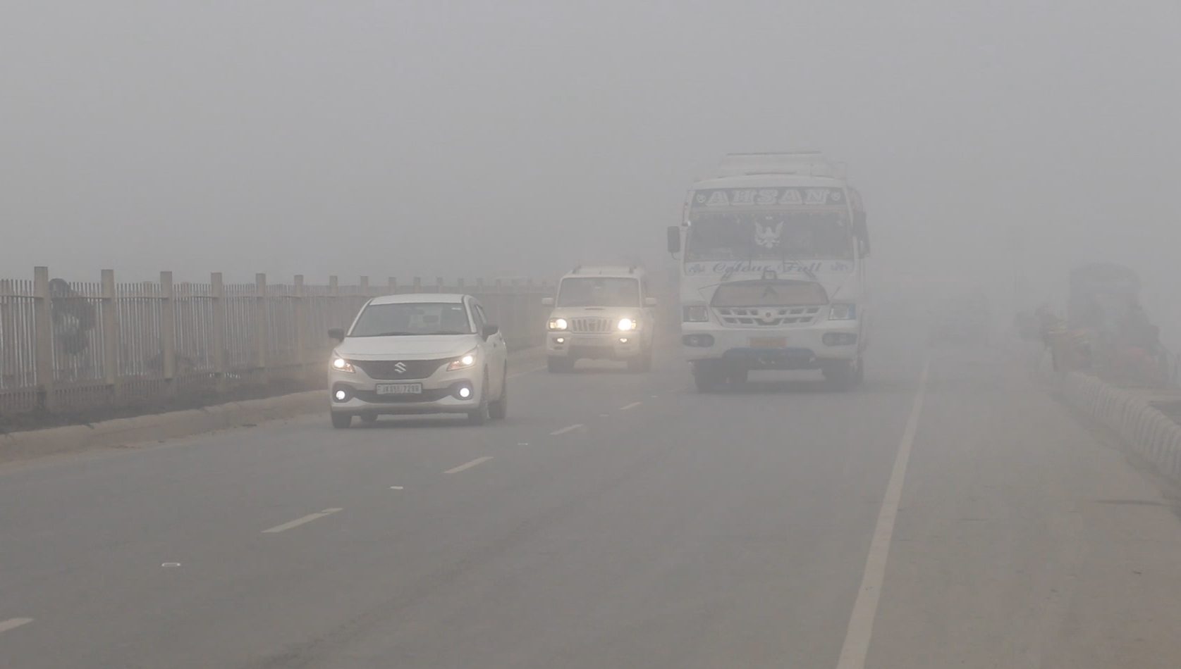Fog engulfs northern India as people wake upto a chilly morning