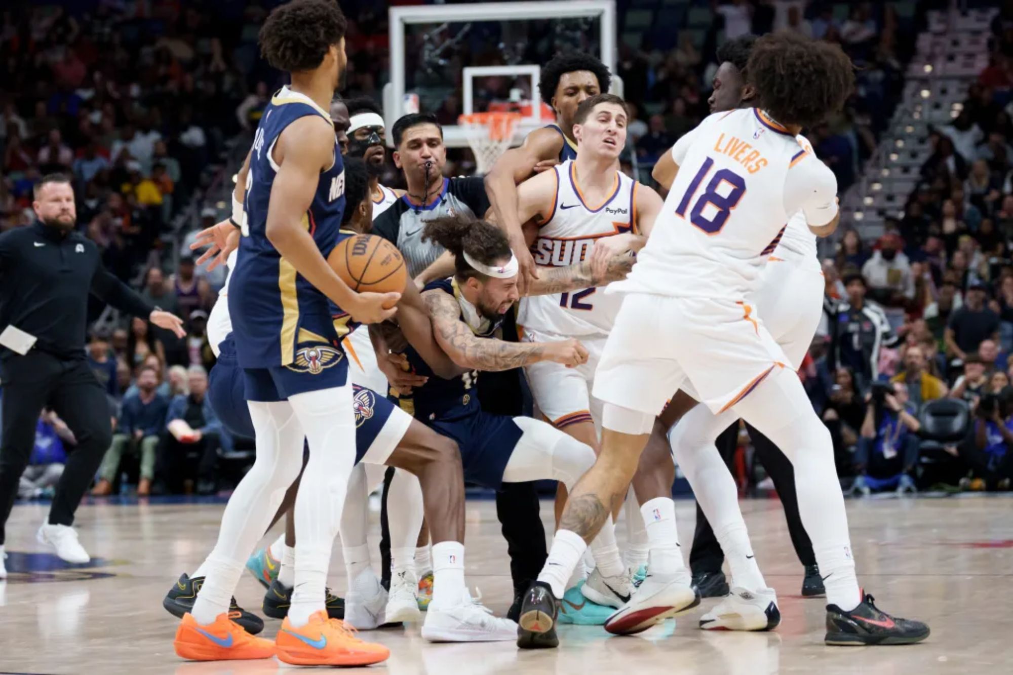 Two players ejected after punches thrown during Pelicans-Suns game in ...