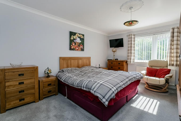 Edinburgh three-bedroom ground-floor apartment with garage and private ...