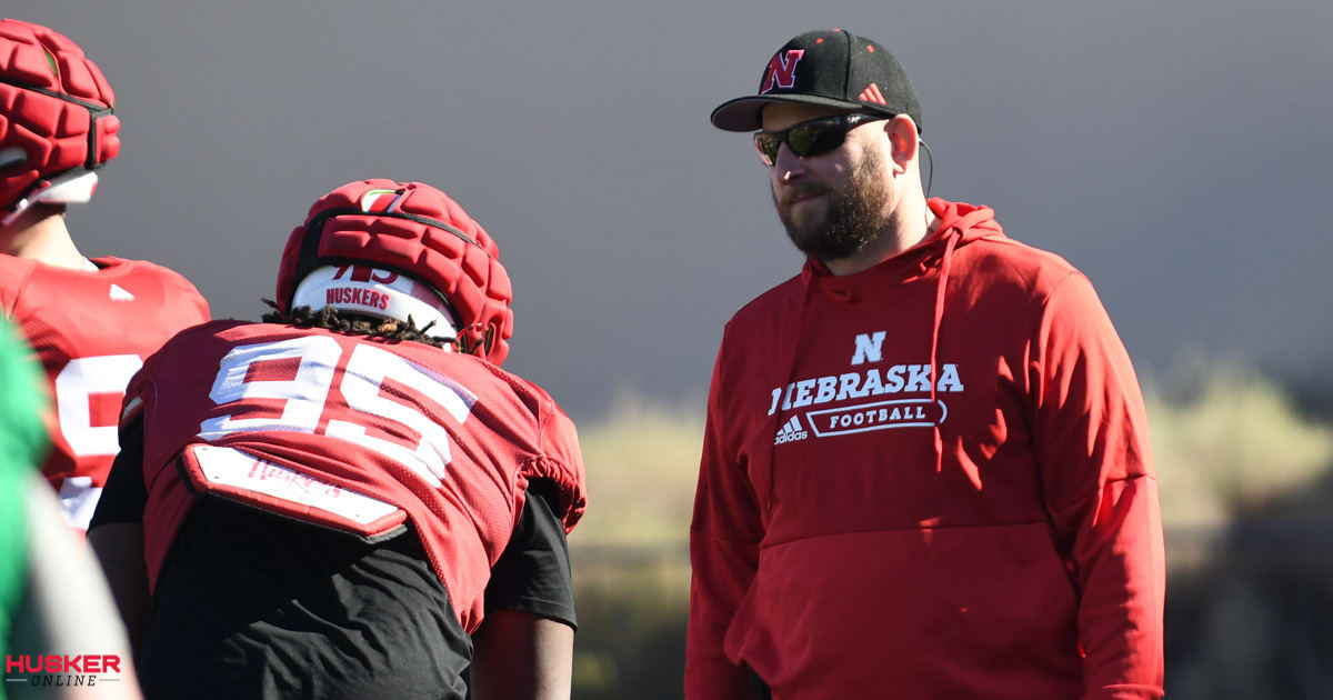 Former Super Bowl champ and DL Dave Tollefson assists Nebraska during ...