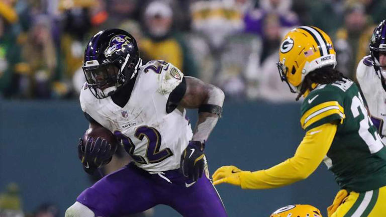 Record-setting Derrick Henry shreds Packers’ defense, wears hat to prove it