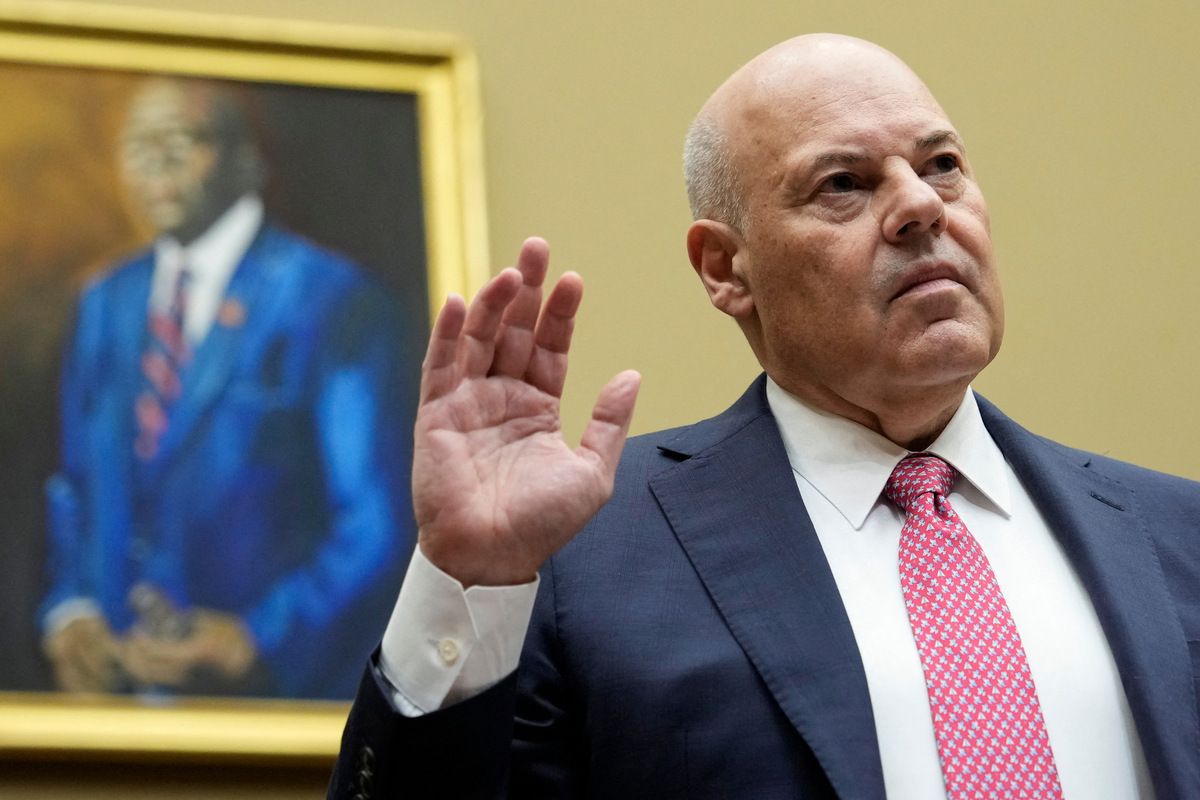 USPS Postmaster General Louis DeJoy abruptly jumps ship amid ...