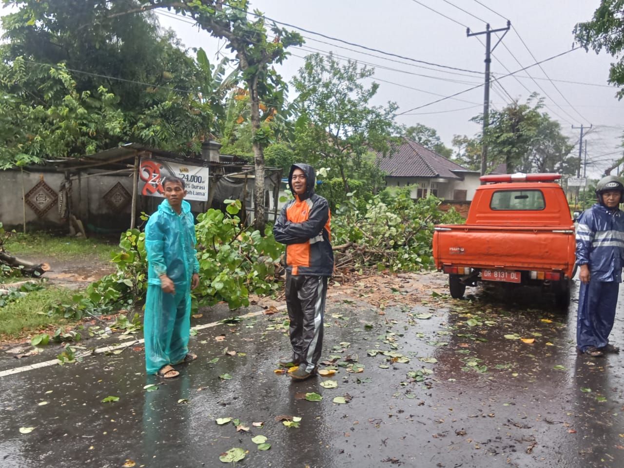 Hujan lebat dan angin kencang terjang Lombok Barat, dua kecamatan ...