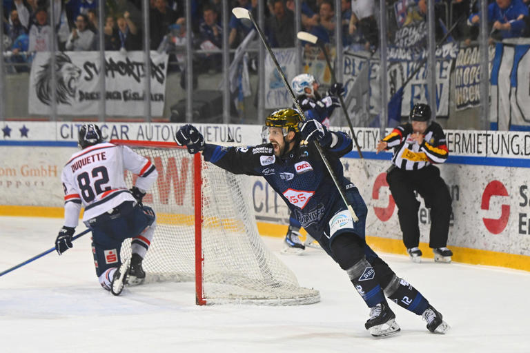 Nur noch ein Sieg bis zum Finale! Eislöwen schlagen Kassel kurz vor Schluss