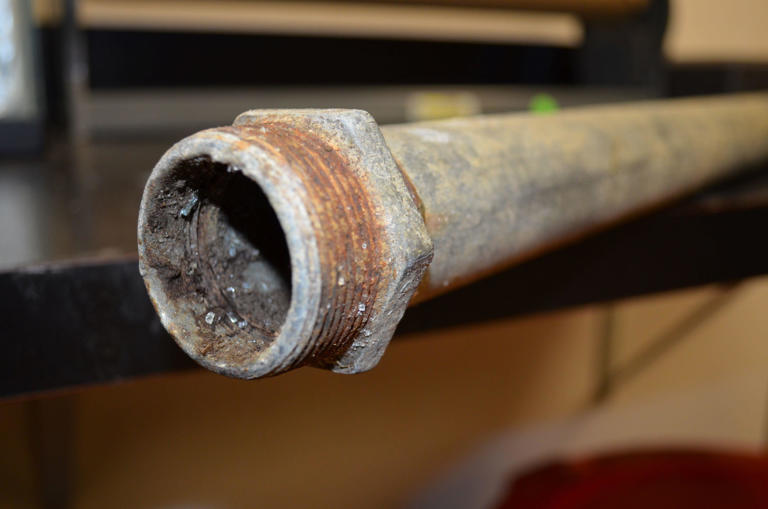 Man says wife was killed by pipe coming through car windshield