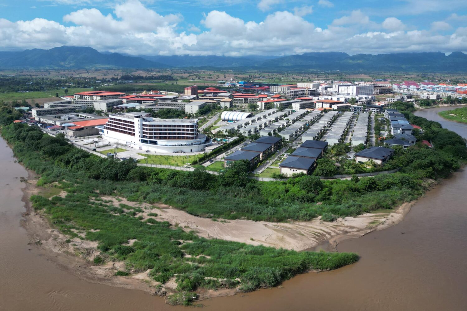 China executes 11 linked to Myanmar scam compounds