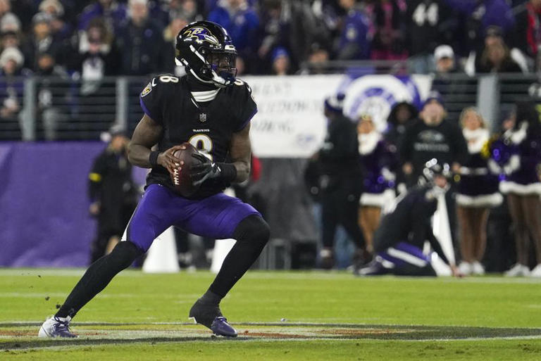 Ravens QB Lamar Jackson (back) inactive for game vs. Packers