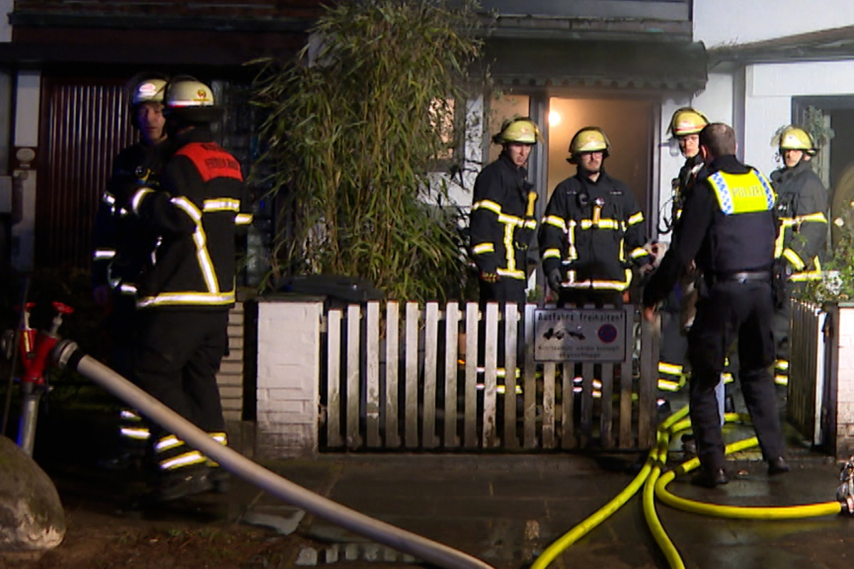 Feuer in Hamburg: Bewohner wollen brennendes Haus nicht verlassen