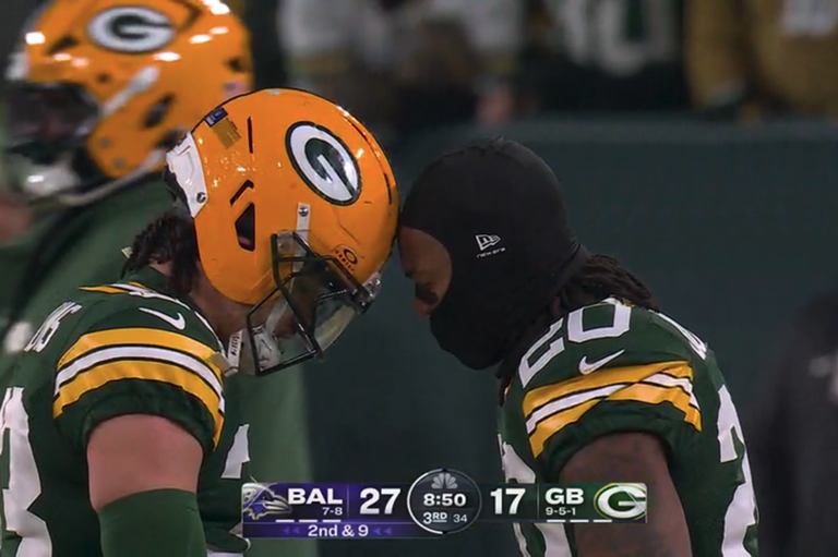 Green Bay Packers stars spotted praying on field after gruesome injury ...
