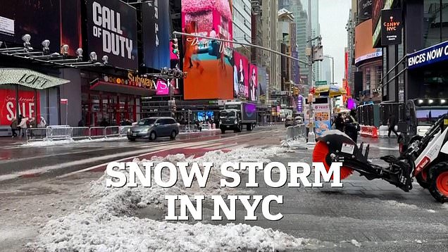 Heavy snowfall overnight left New York City blanketed in snow