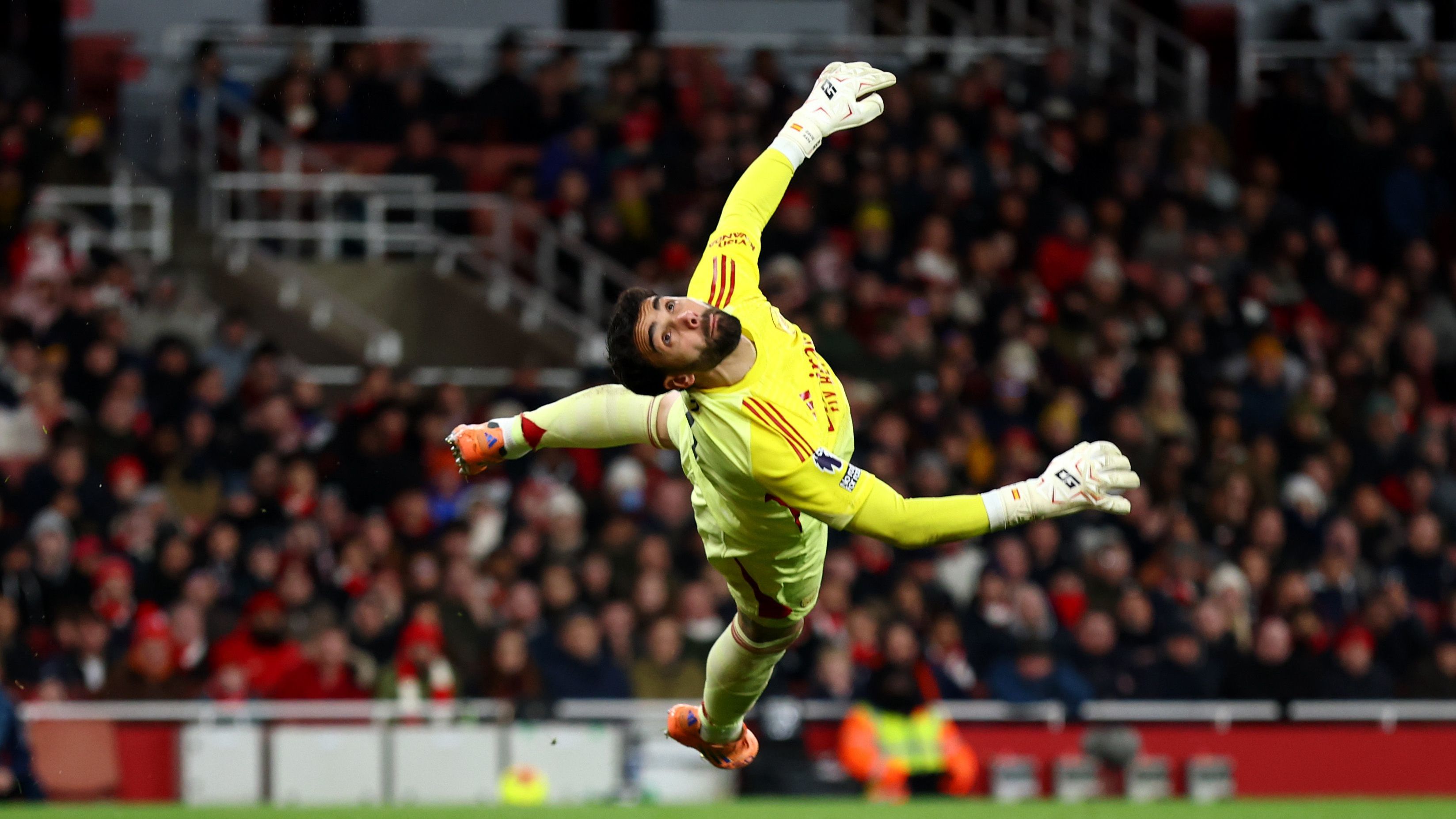 Rutter im Pech, Rayas Fingerspitzen: Arsenal bleibt Erster