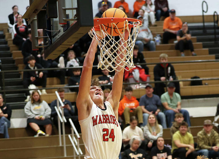 Calhoun's 36-point quarter ties 32-year-old record at Carlinville tourney