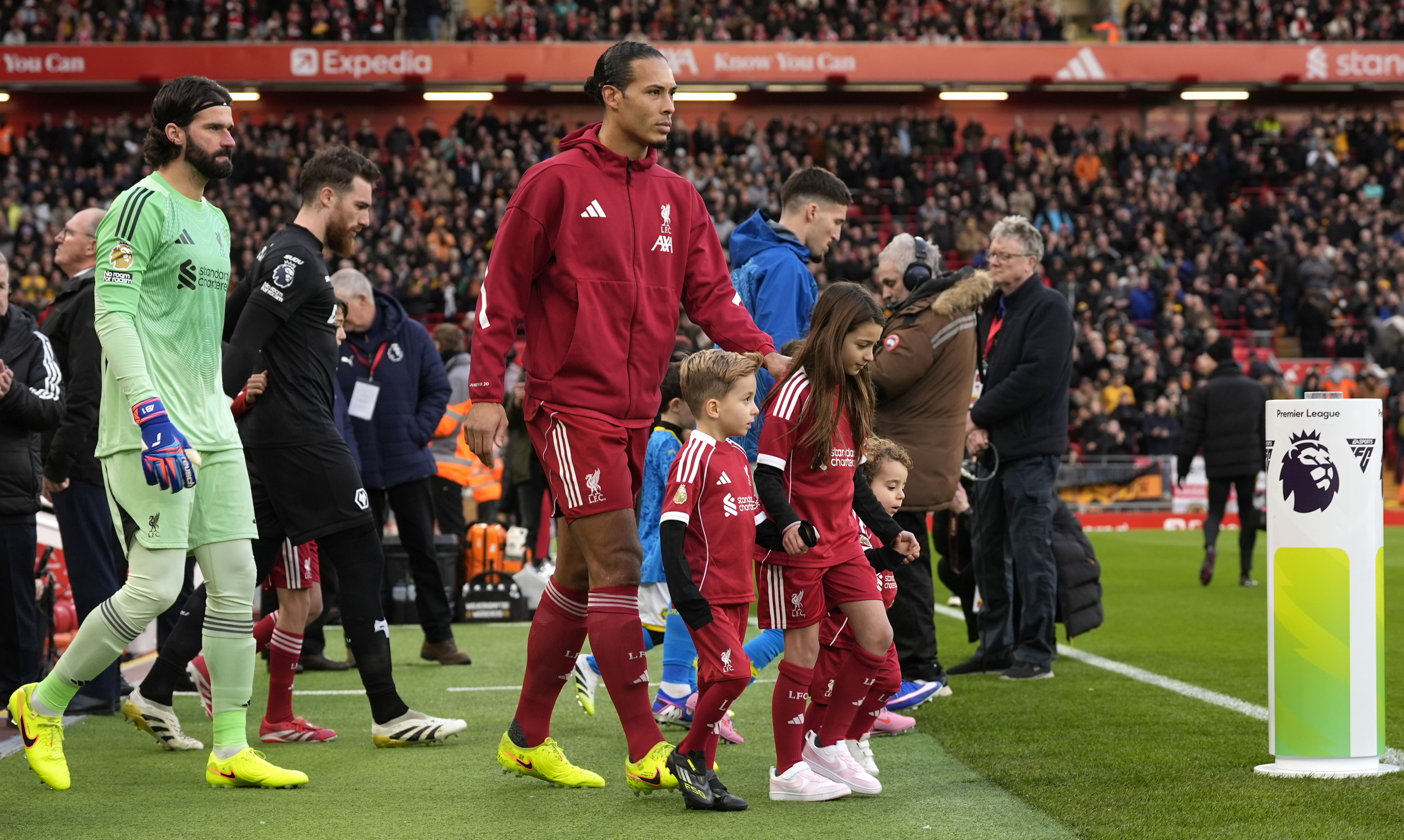 Van Dijk geeft nog niet op: 'Er is dit seizoen nog zoveel te spelen'