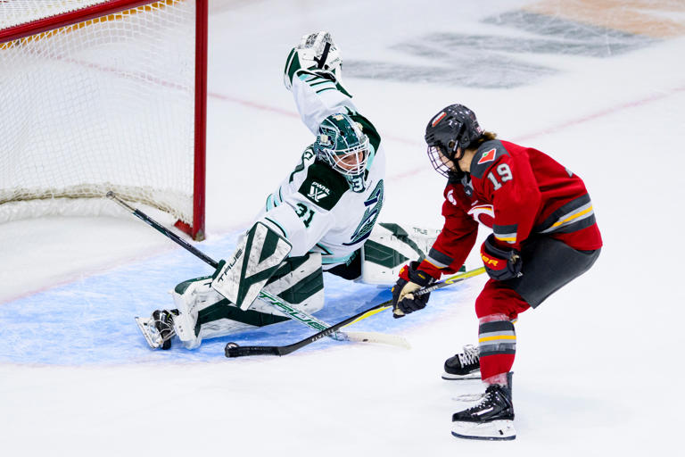 Jenner nets shootout winner as Charge defeat PWHL-leading Fleet 3-2