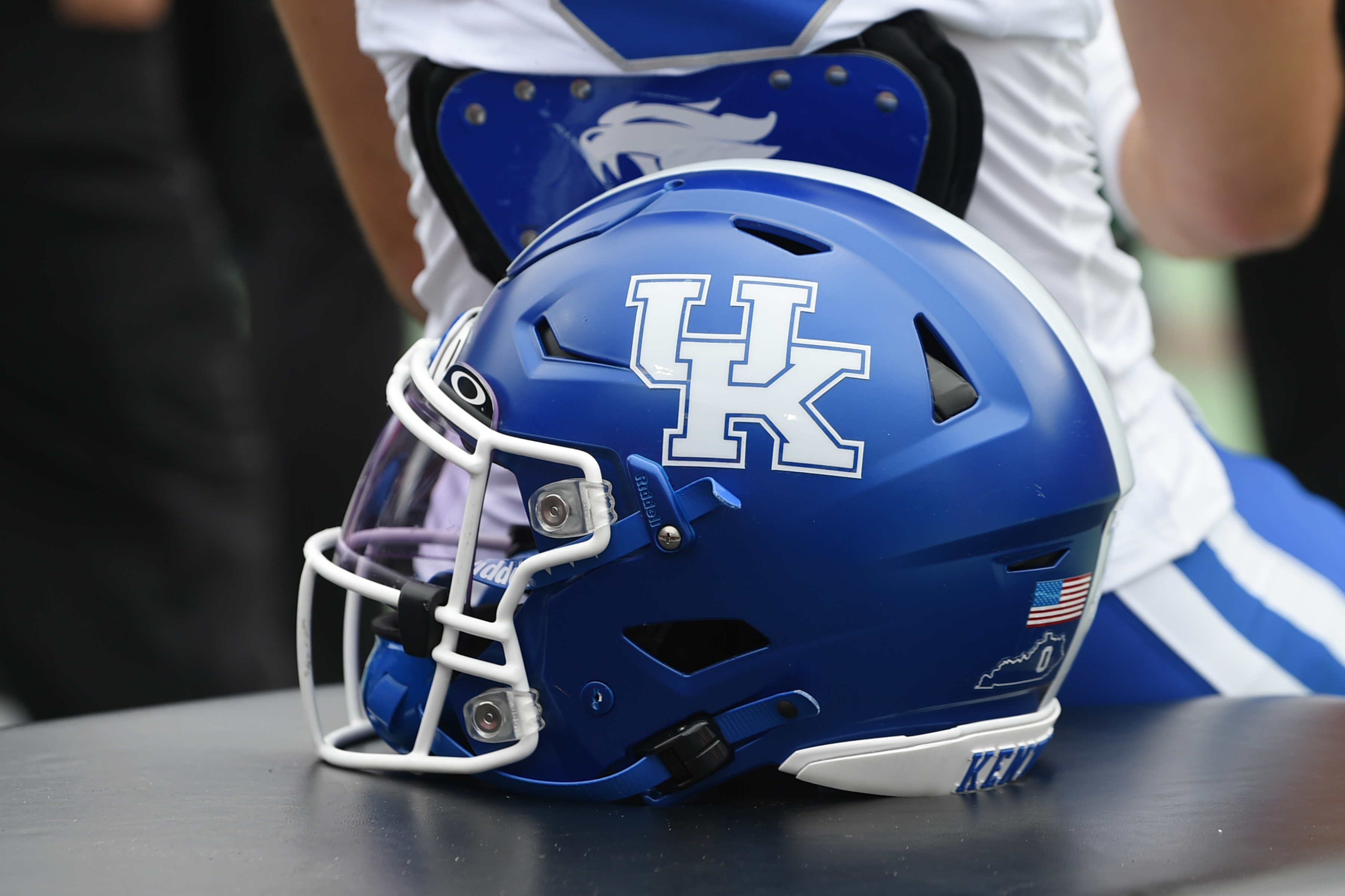 Mark Perry to stay at Kentucky